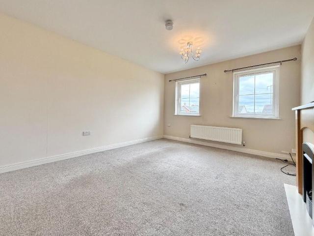 5 Lady Wallace Green, Lisburn, BT28 3NX