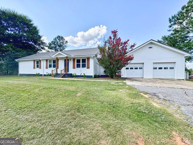 5 Lake Dr, Lagrange, GA 30241