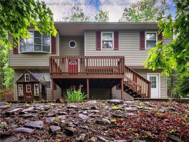 5 Lake Ln, Nitro, WV 25143