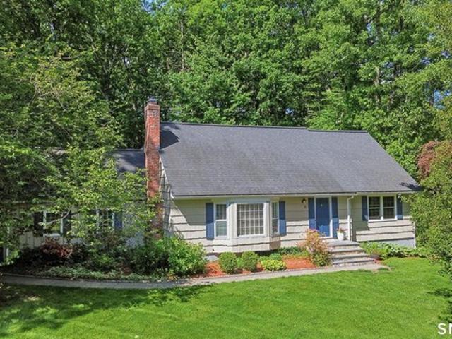 5 Lawton Dr, Simsbury, CT 06070