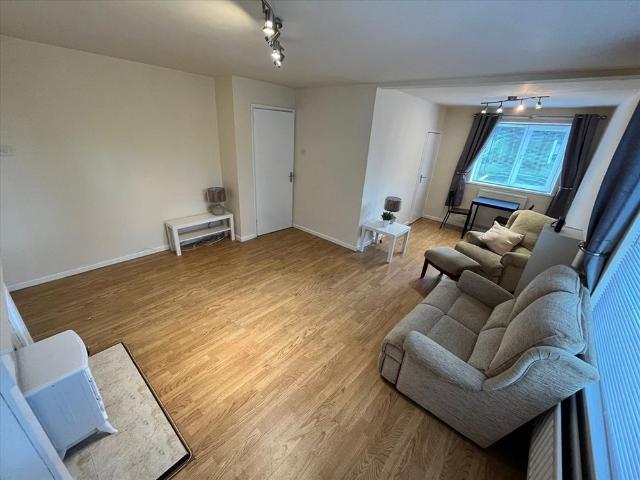 5 Laurel Way