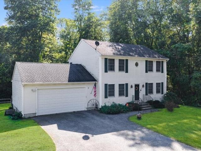 5 Laurel Dr, Voluntown, CT 06384