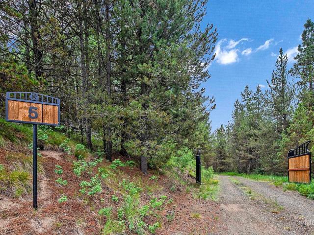 5 Laurins Ln