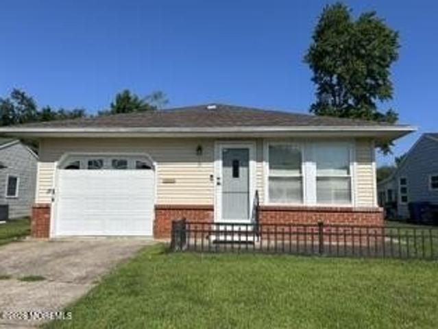 5 Leeward St, Toms River, NJ 08757