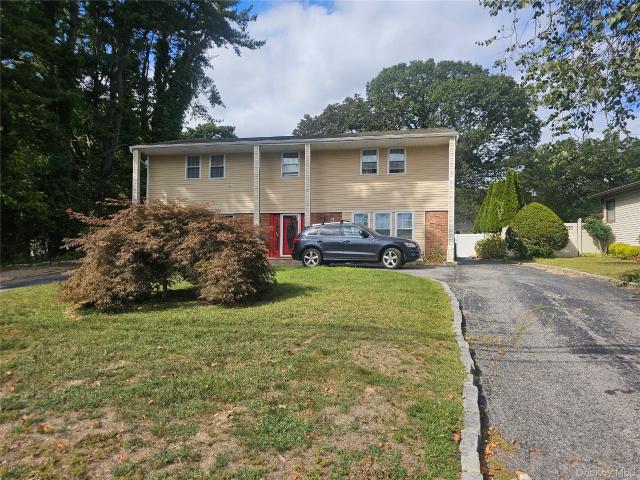 5 Lincoln Ave, Smithtown, NY 11787 | MLS #922487 | Compass