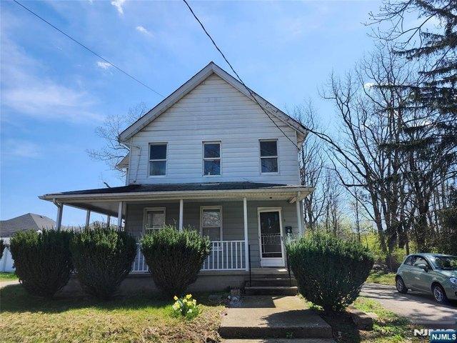 5 Locust St, Wanaque, NJ 07420