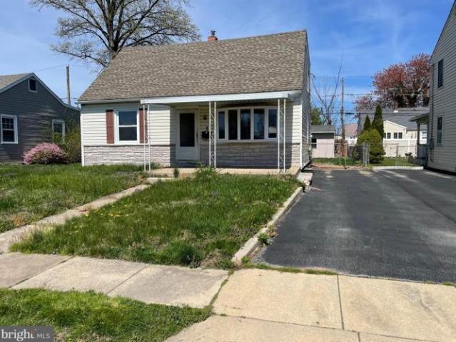 5 Love Ln, Norwood, PA 19074