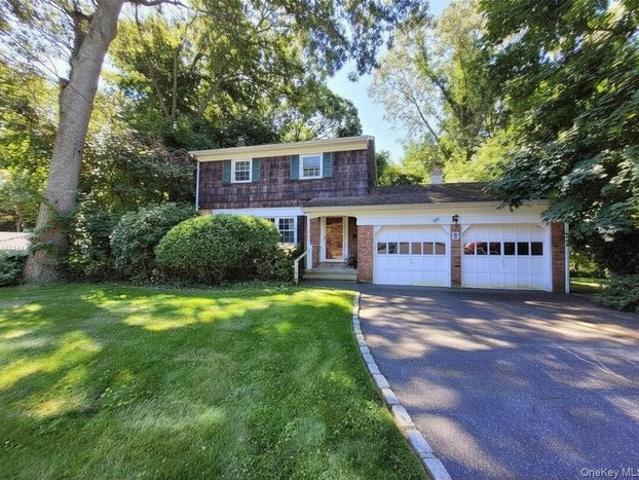5 Pan Ct, South Huntington, NY 11746