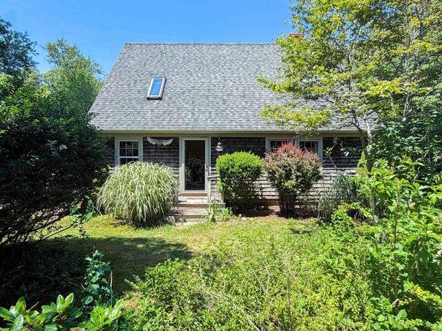 5 Paula Ave, Vineyard Haven, MA 02568