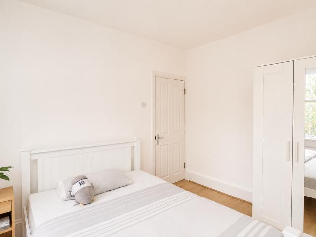 5 Pegwell House Room 4