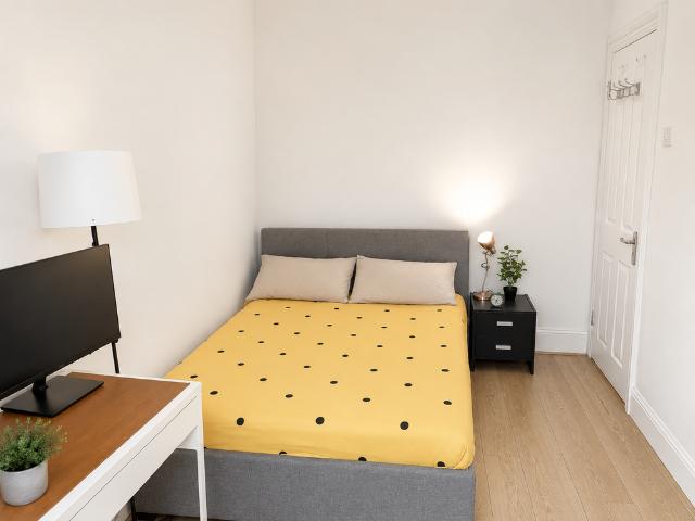 5 Pegwell House Room 1