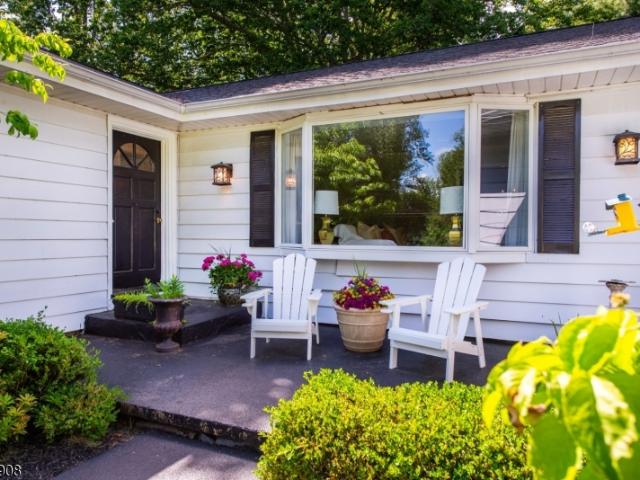 5 Pepperidge Rd