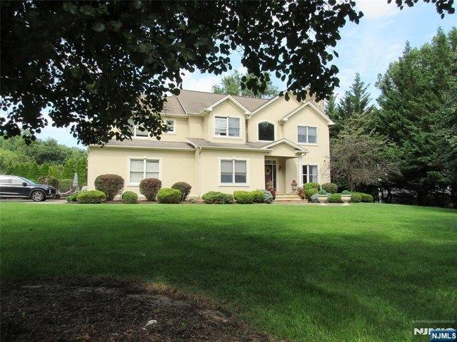 5 Pilgrim Ct, Cedar Grove, NJ 07009