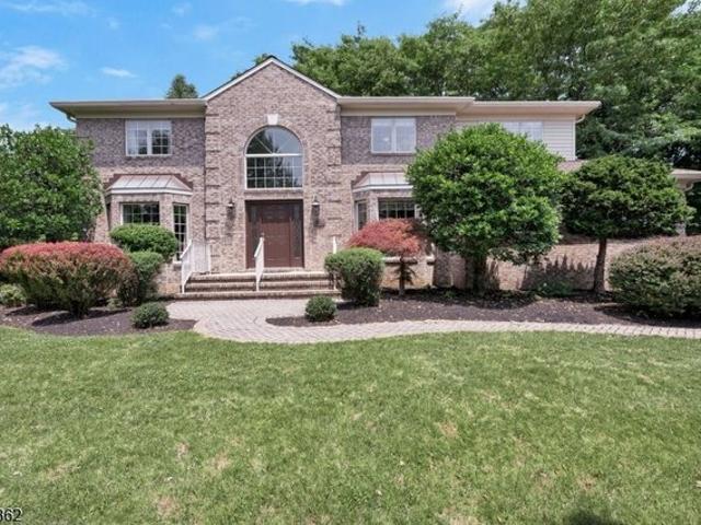 5 Pinewood Ln, Warren Twp, NJ 07059