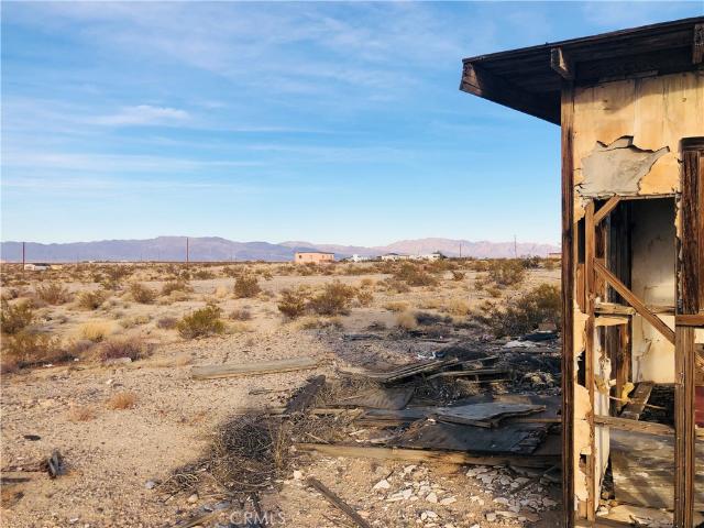 5 Pinto Mountain Rd, Twentynine Palms, CA 92277 | MLS #JT26027