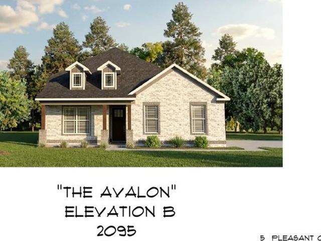 5 Pleasant Oaks Dr, Perry, GA 31069