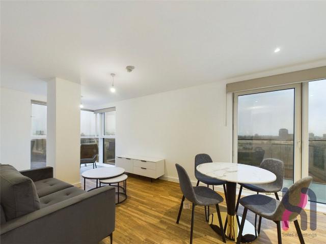 5 Pomona Strand, Manchester M16, 3 bed flat to rent, £1,800 pcm | PrimeLocation