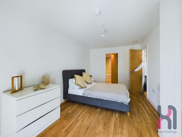 5 Pomona Strand, Manchester M16, 2 bed flat to rent, £1,425 pcm | PrimeLocation