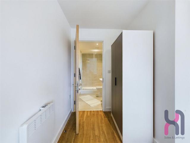 5 Pomona Strand, Manchester M16, 2 bed flat to rent, £1,450 pcm | PrimeLocation