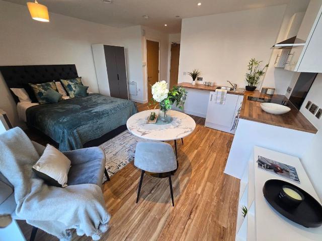 5 Pomona Strand, Manchester M16, Studio to rent, £900 pcm | PrimeLocation