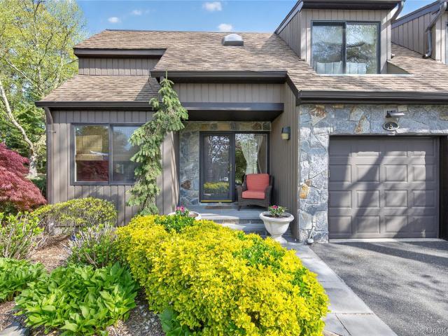 5 Pony Cir, Unit 5, Roslyn Heights, NY 11577 | MLS #989933 | Compass