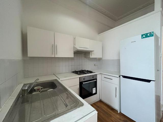 5 Pownall Gardens, HOUNSLOW TW3 1 bed flat to rent £1,545 pcm £357 pw