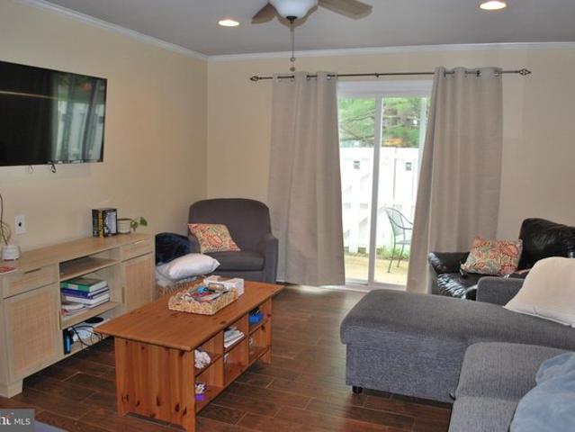 5 Powell Ct, Hightstown, NJ 08520