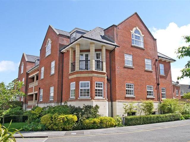 5 Potters Place, Horsham, West Sussex RH12, 2 bed flat to rent, £1,750 pcm | PrimeLocation