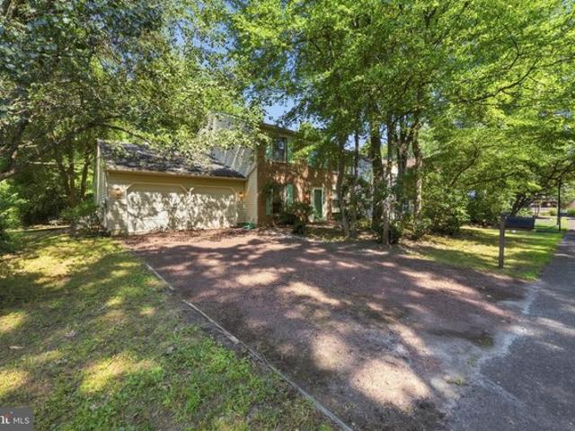 5 Prince Andrew Ct, Marlton, NJ 08053