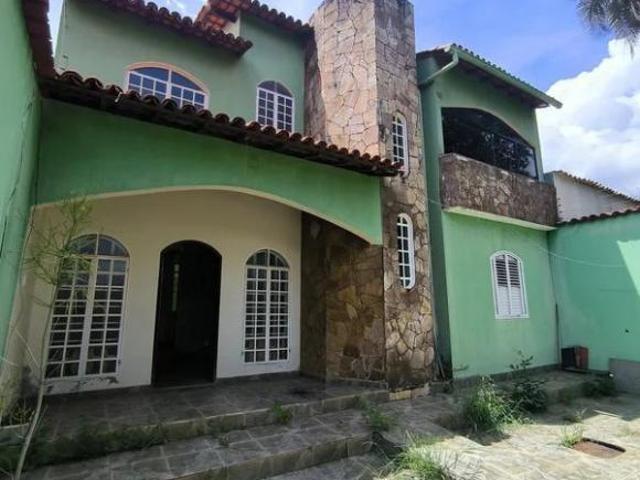 5 Quartos com suíte e banheira Casa vazada com 2 entradas independentes