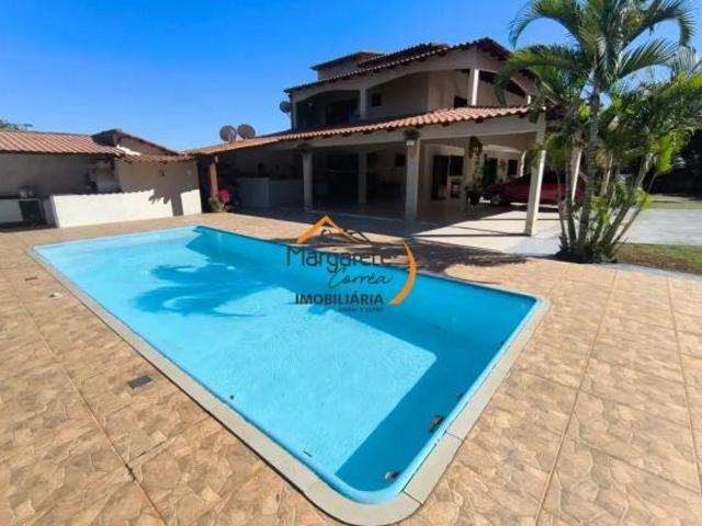5 quartos, sendo 2 suítes, Suíte master com armário e sacada, PISCINA, CHURRASQUEIRA, PERMUTA