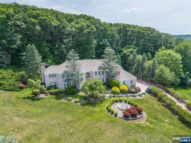 5 Raine Tree Court