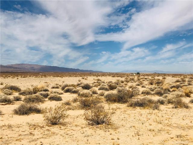 5 Raymond Dr, Twentynine Palms, CA 92277 | MLS #JT26030