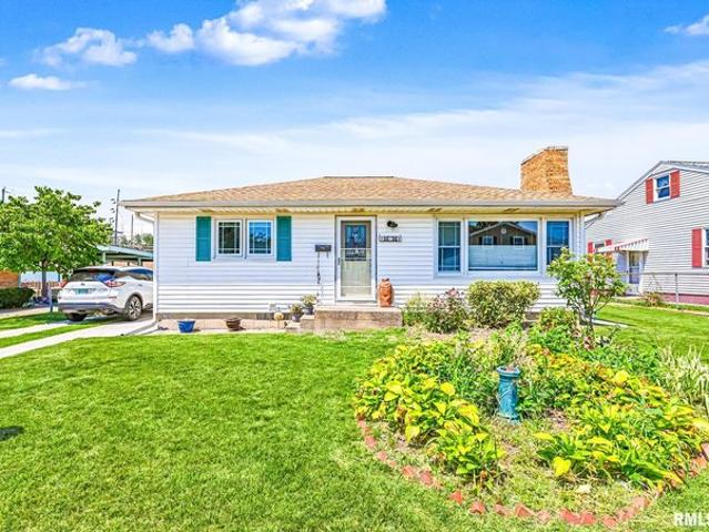 5 Richardson Ct, Pekin, IL 61554