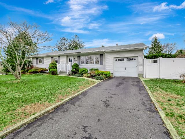 5 Richlee St, Blue Point, NY 11715 | MLS #981097 | Compass