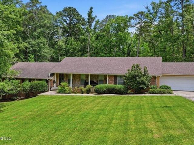 5 Rochelle Dr, Brandon, MS 39047