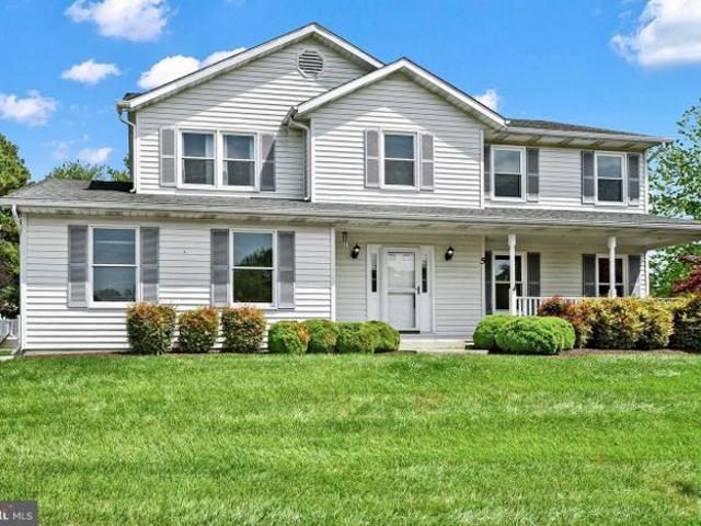 5 Robin Lynne Ct, Perry Hall, MD 21128