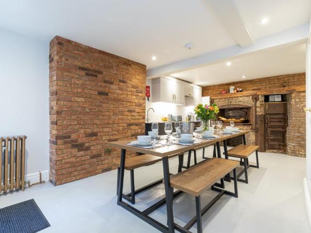 5 room apartment to let