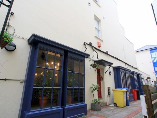 5 room house to let