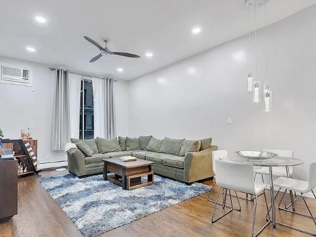 5 room luxury Townhouse for rent in New York