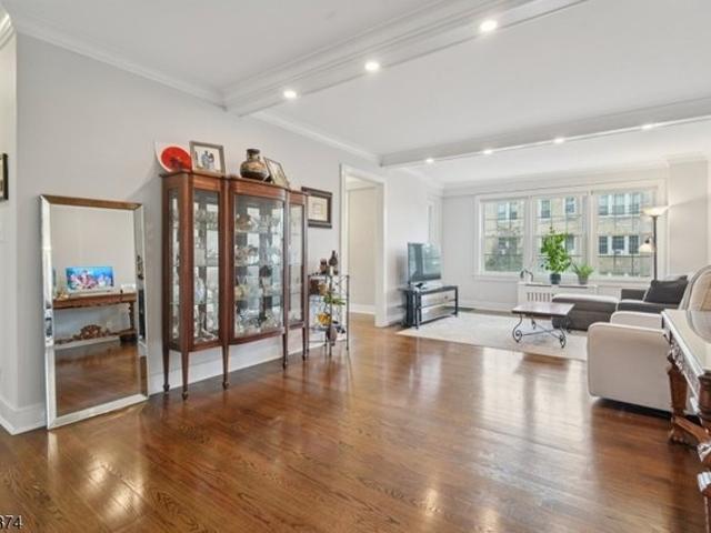 5 Roosevelt Pl Apt 1A, Montclair, NJ 07042