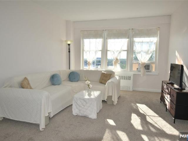 5 Roosevelt Place 5C, Montclair, US, NJ