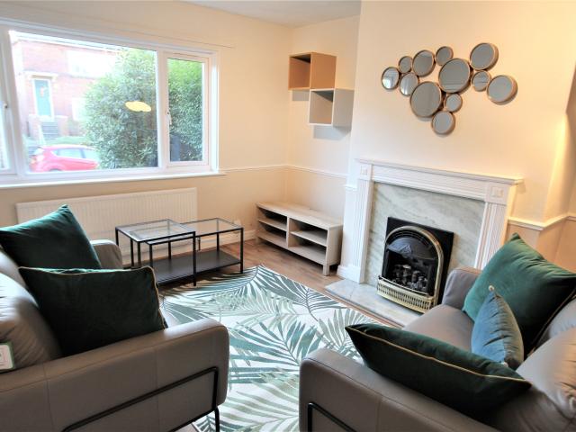 5 STANMORE GROVE Leeds LS4 2RJ