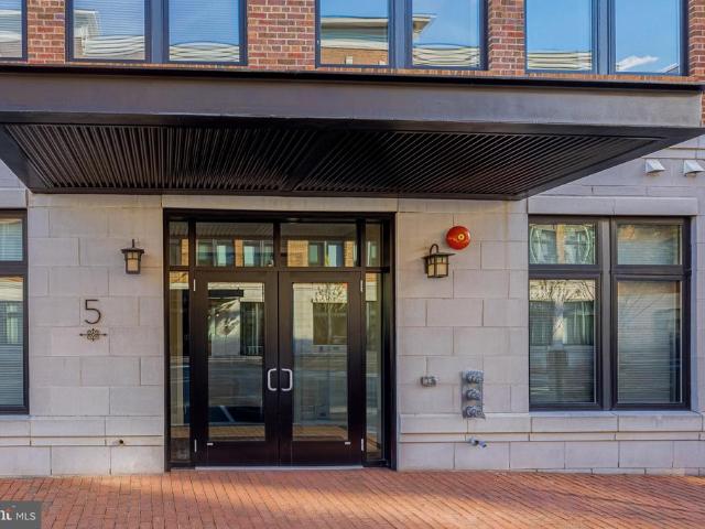 5 Stationmaster Street SE # 203