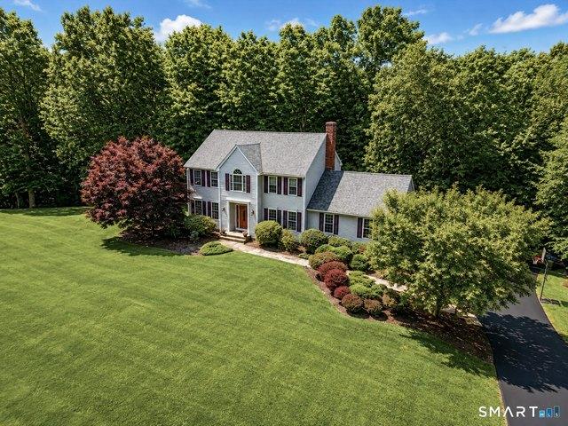 5 Stone Gate Dr, Newtown, CT 06482
