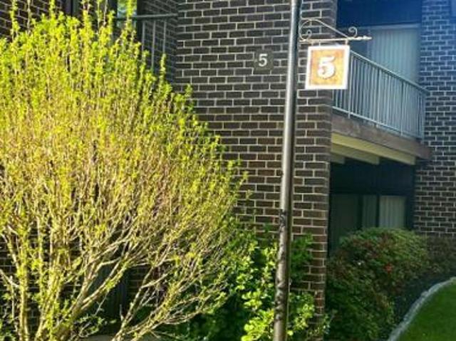 5 Stonehenge Cir #1, Pikesville, MD 21208