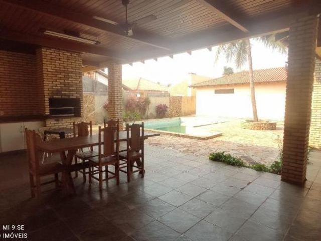 5 suites e piscina a uma quadra da bom pastor