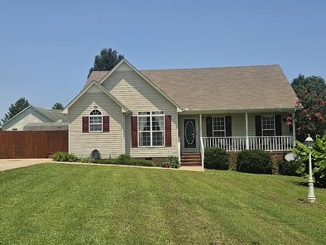 5 Summerfield Dr, Fayetteville, TN 37334