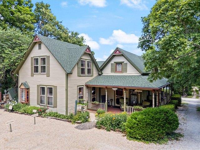 5 Summit St, Eureka Springs, AR 72632