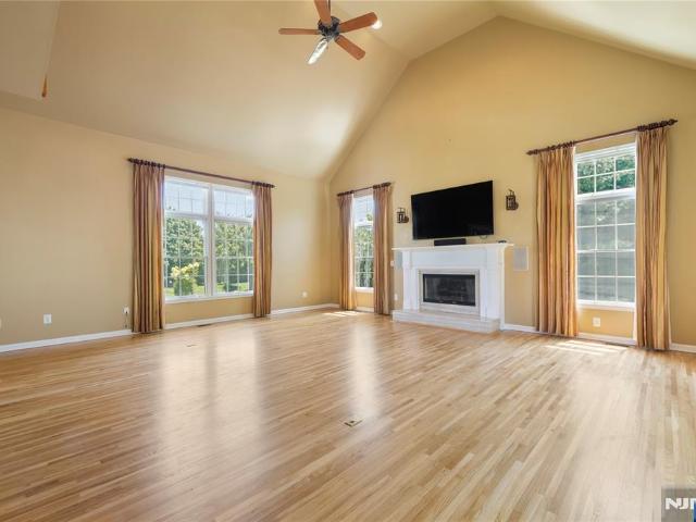 5 Sun Valley Way